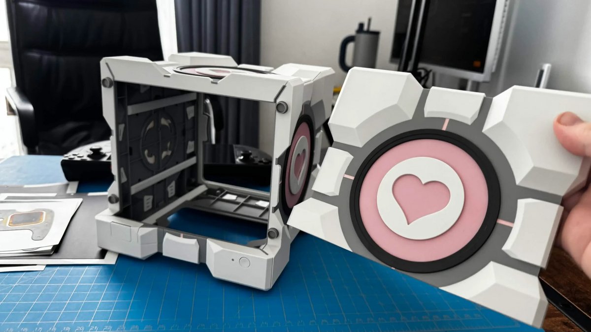 Dbrand lance le Companion Cube pour la Steam Machine ainsi qu'une ...