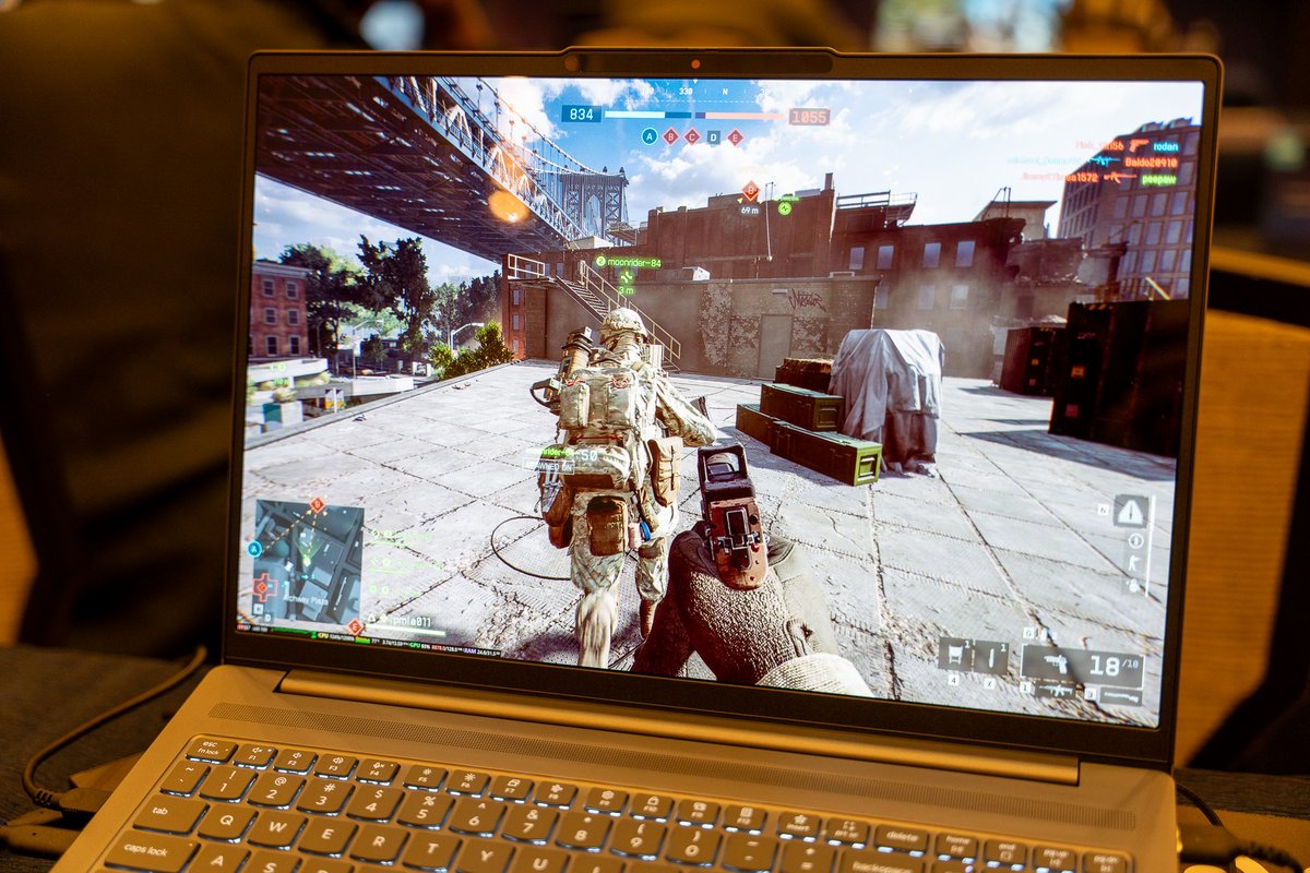 Cyberpunk 2077 sur un PC portable ultra-fin : la claque Intel Panther ...