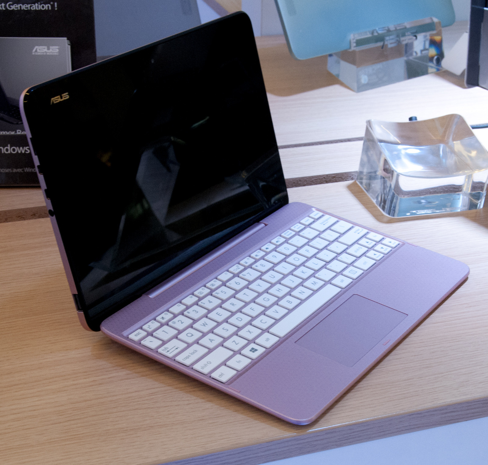 Asus présente le successeur du T100 : le T101