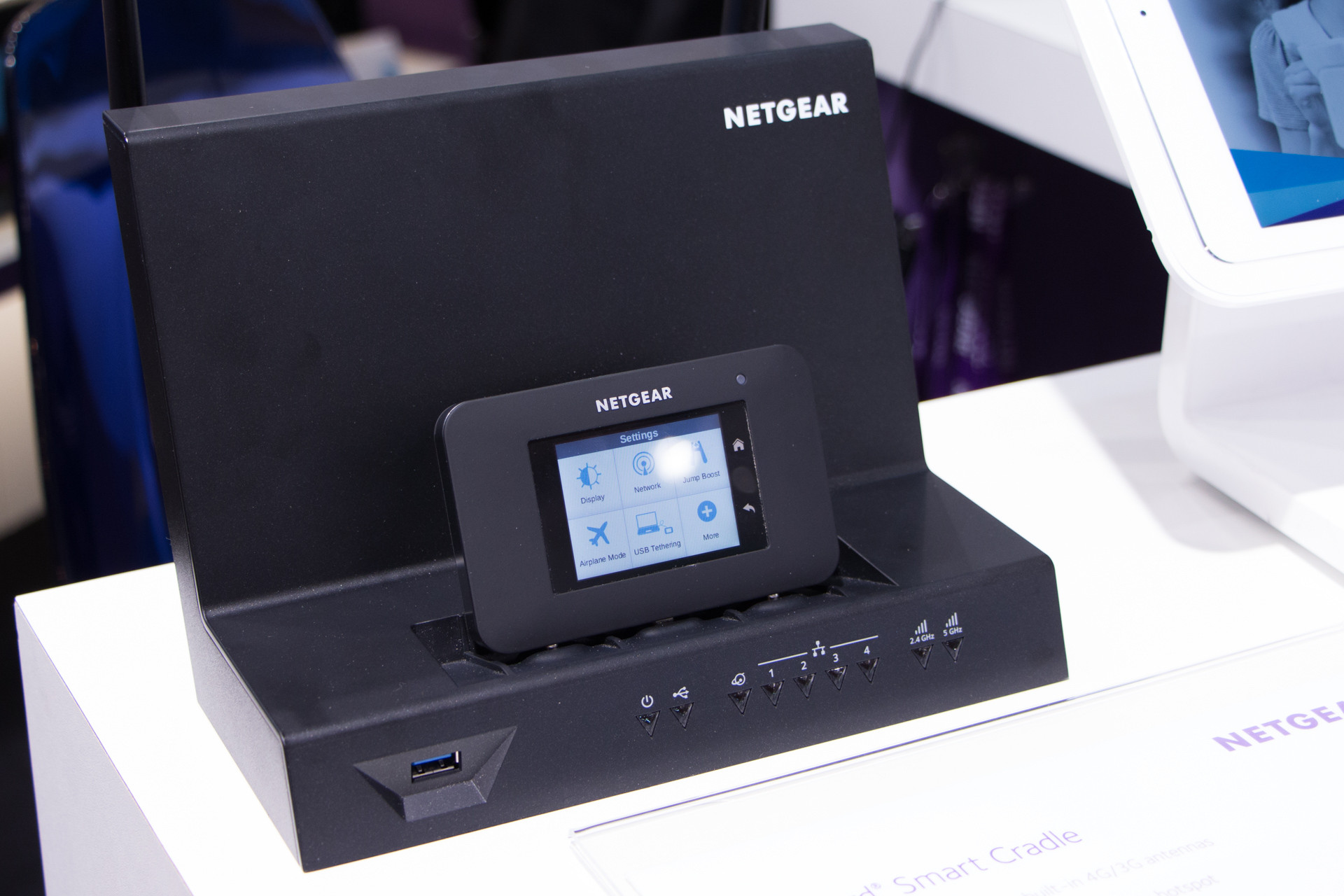 MWC 2015 - Netgear : hotspot 4G à 450 Mb/s et routeur 4G fixe convertible