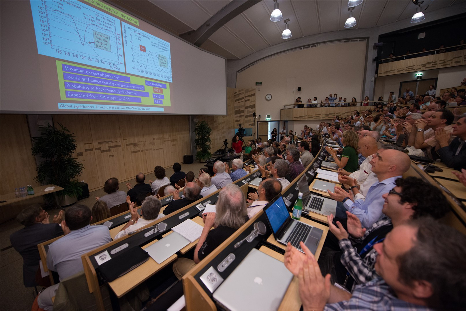 Le CERN confirme presque l'existence du boson de Higgs... en Comic Sans