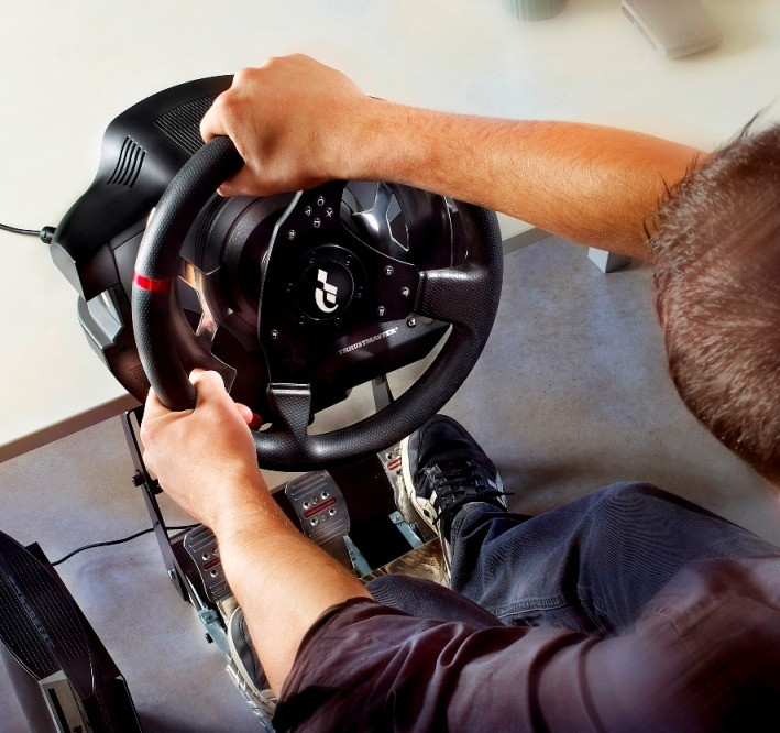 Volant PS3 : le Thrustmaster T500RS officiellement dévoilé à un prix gonflé