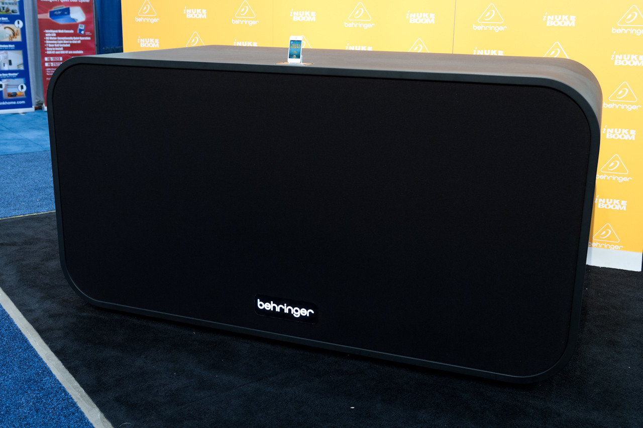 CES 2012 : Behringer expose des docks iPod dont un de 10 000 W
