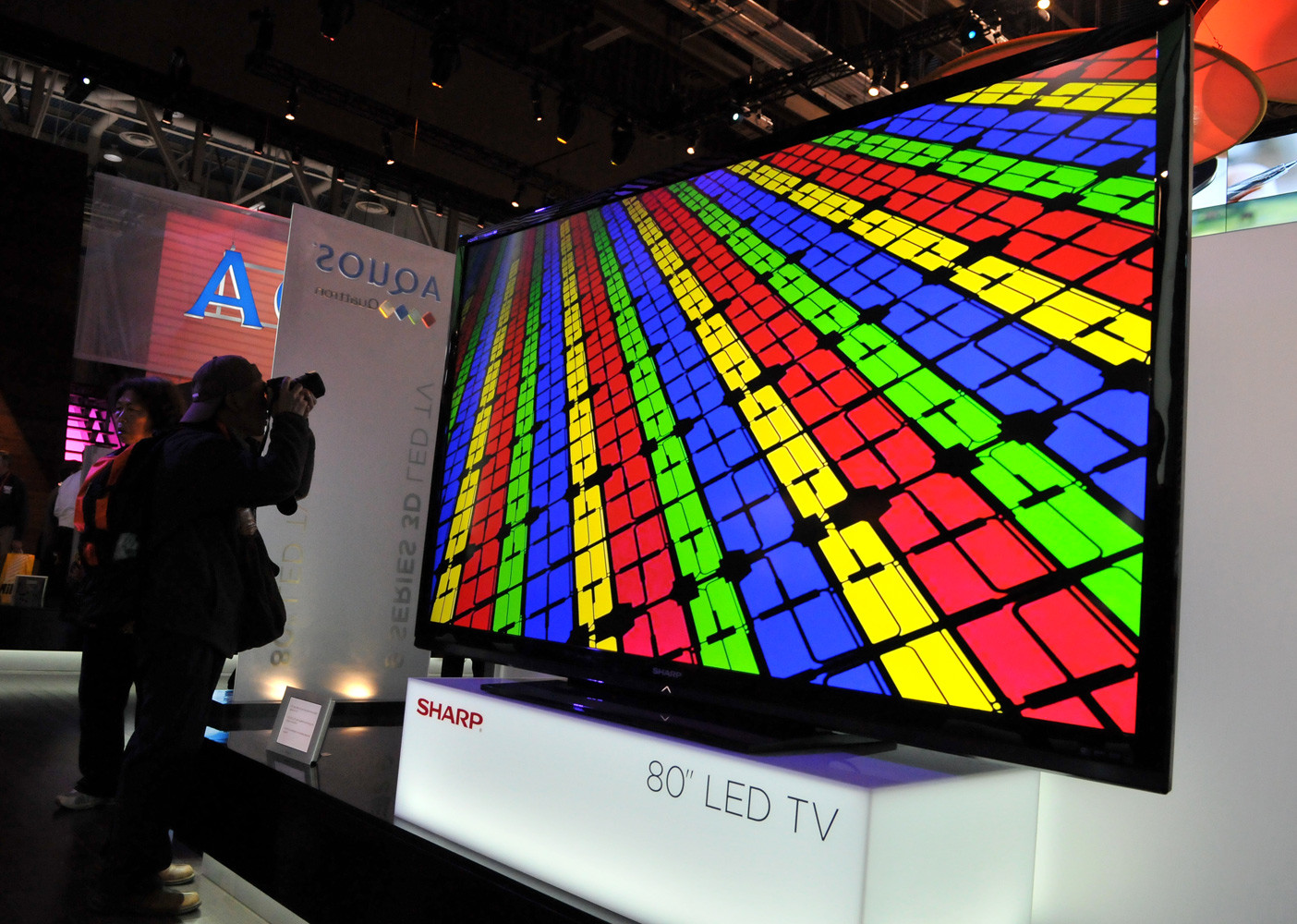 CES 2012 : Sharp LC-80LE844U, la TV 80 pouces ultime