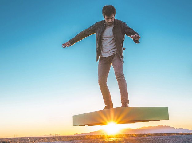 ArcaBoard, un "hoverboard" doté de 36 ventilateurs