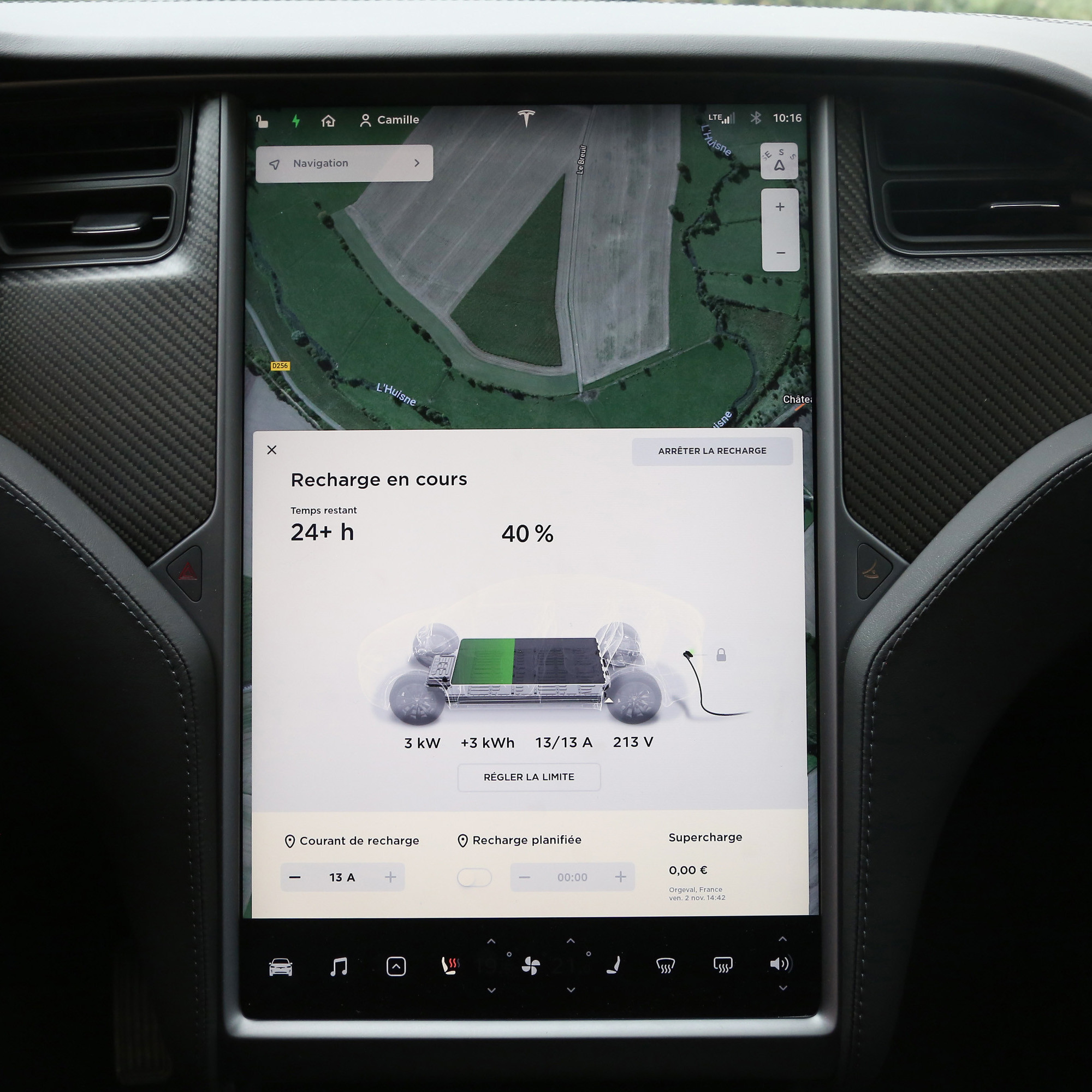 Tesla dévoile son nouvel ordinateur de bord pour véhicule autonome