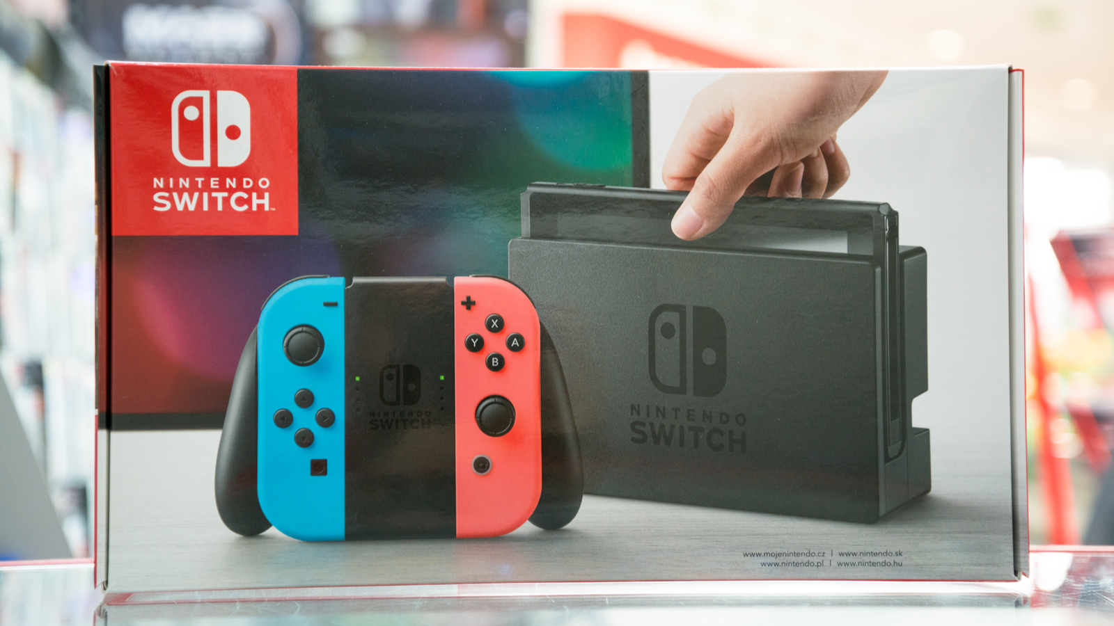 Nintendo Switch avec Joy-Con rouge fluorescent et bleu néon 259,99€ au ...