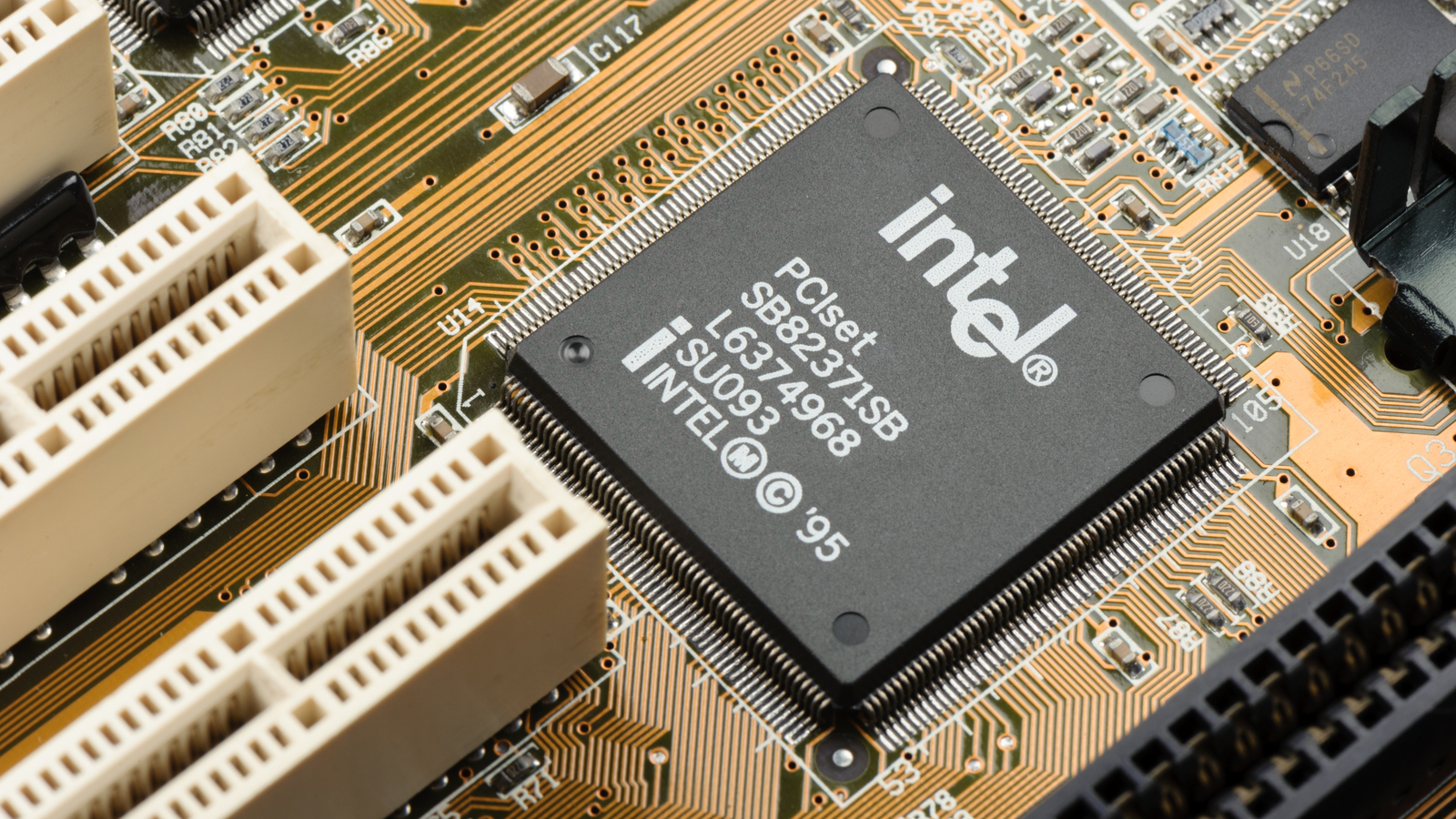Intel va commercialiser ses puces 7nm en 2021 et livrer les Intel Lake ...