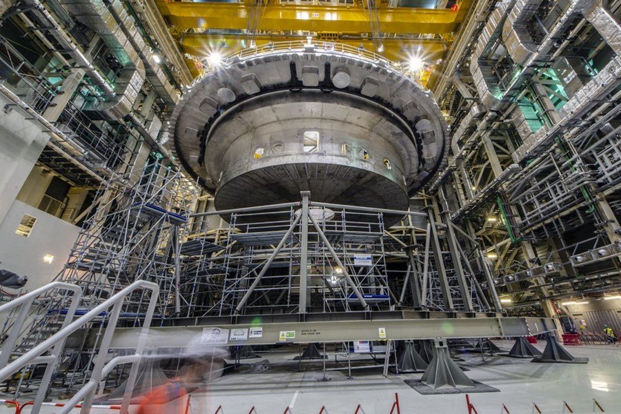 ITER : le premier élément du Tokamak est installé