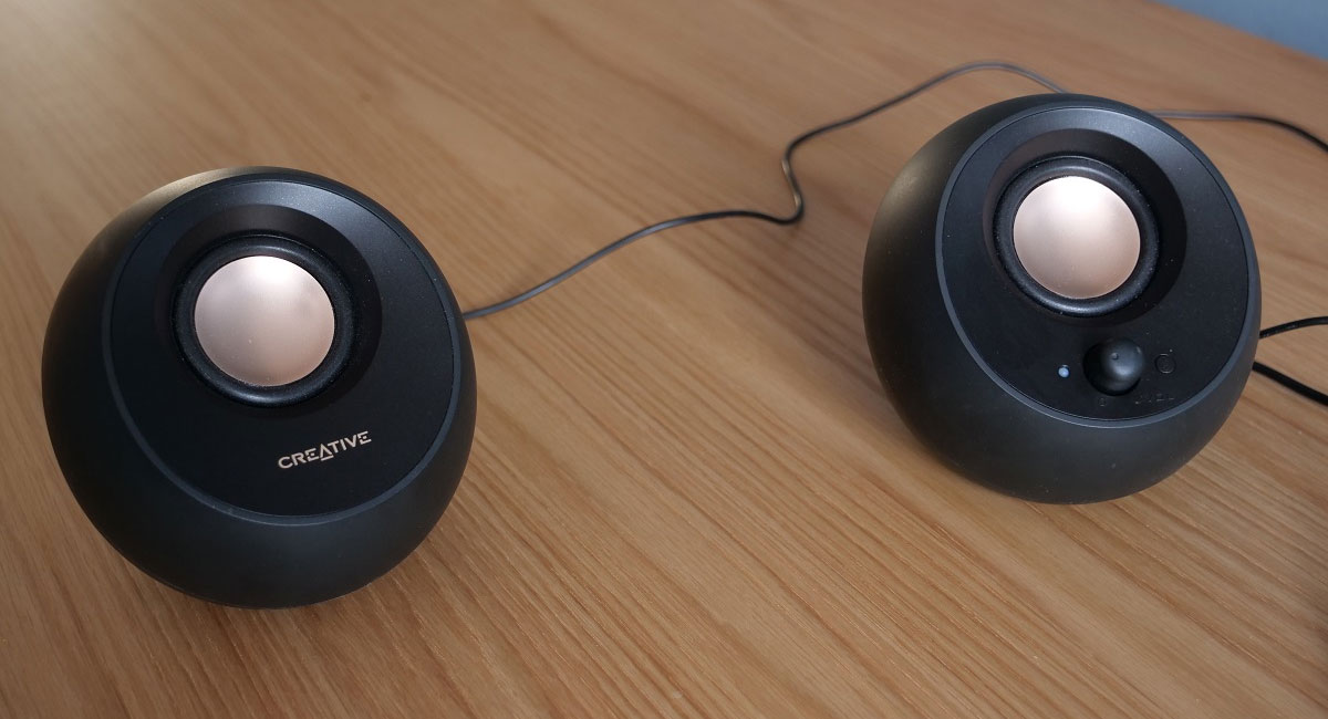 Test Creative Pebble V3 : des enceintes USB minimalistes et abordables