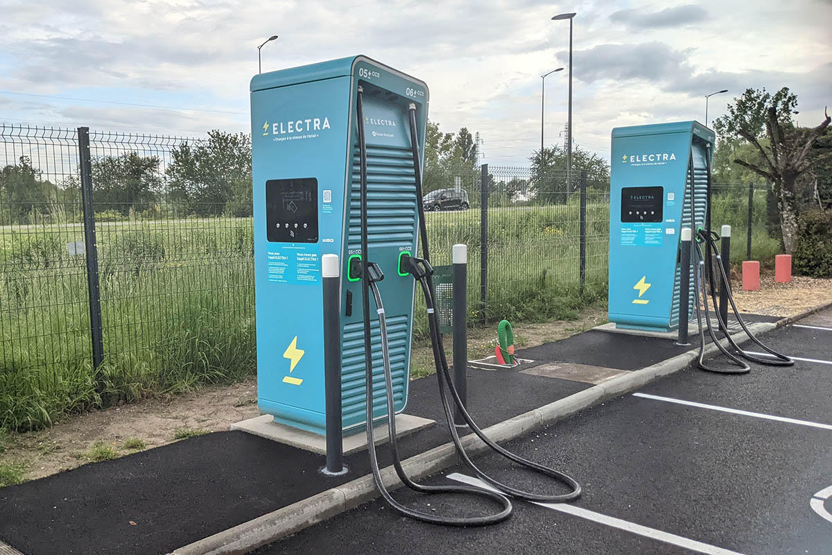 Test réseau de recharge Electra : un exotique système de réservation ...