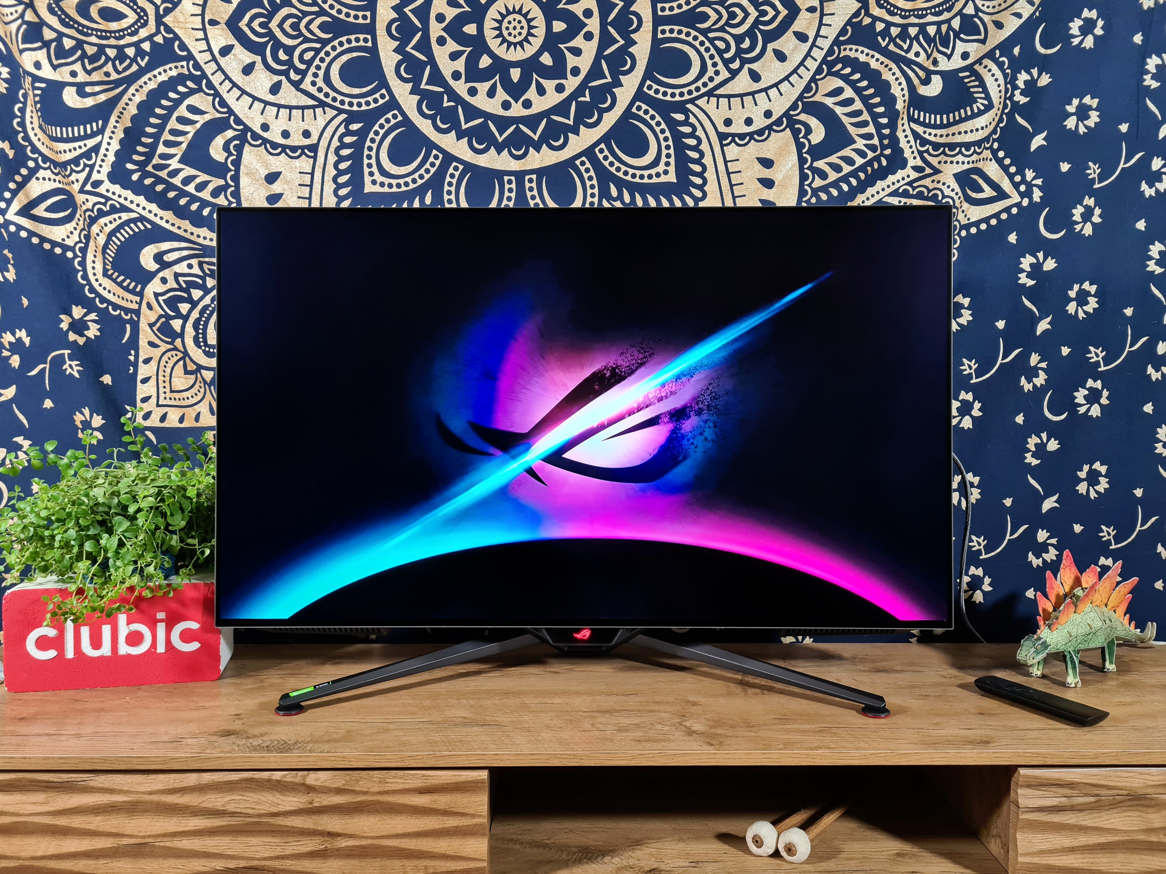 Test ASUS ROG Swift OLED PG42UQ : la nouvelle référence du jeu sur ...