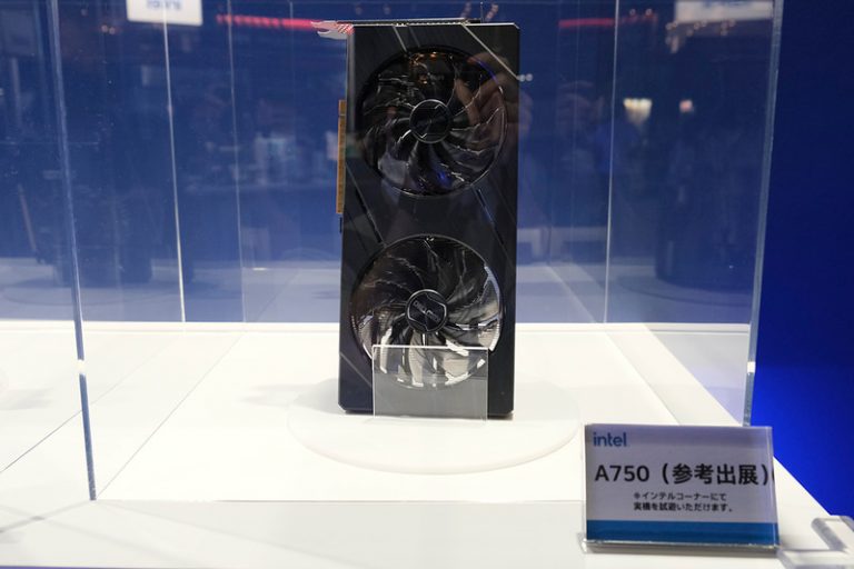 Intel Arc 750 : une carte se montre enfin, signée par ASRock