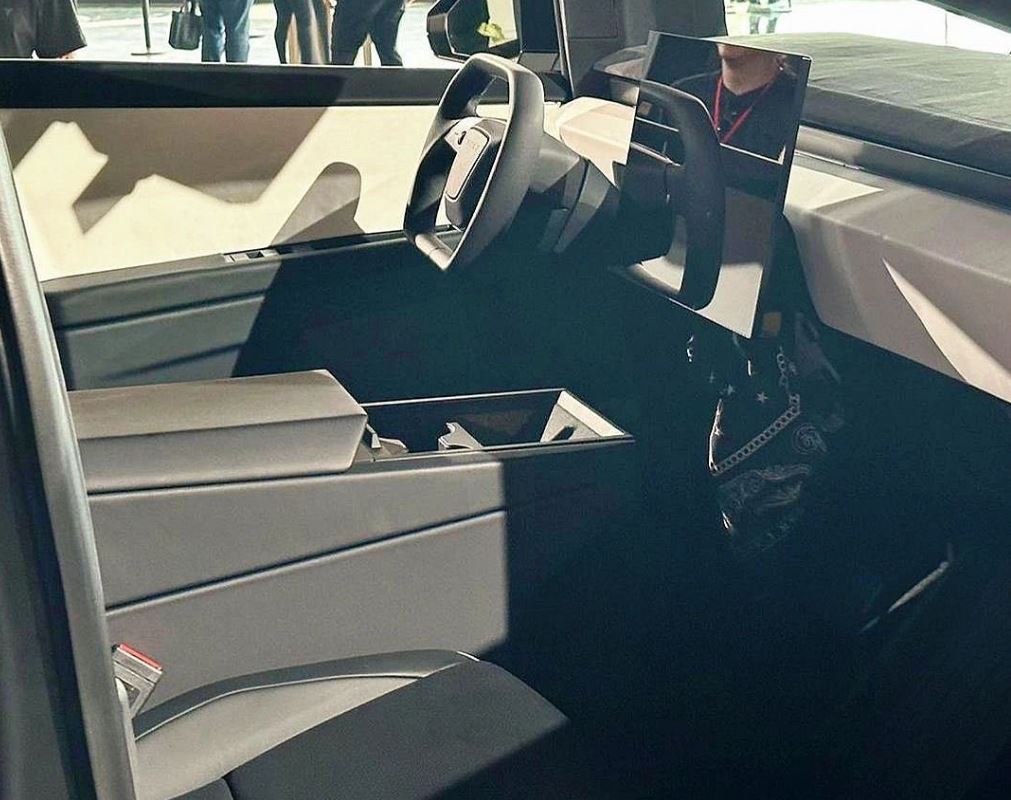 Une première photo de l'intérieur du Cybertruck de Tesla