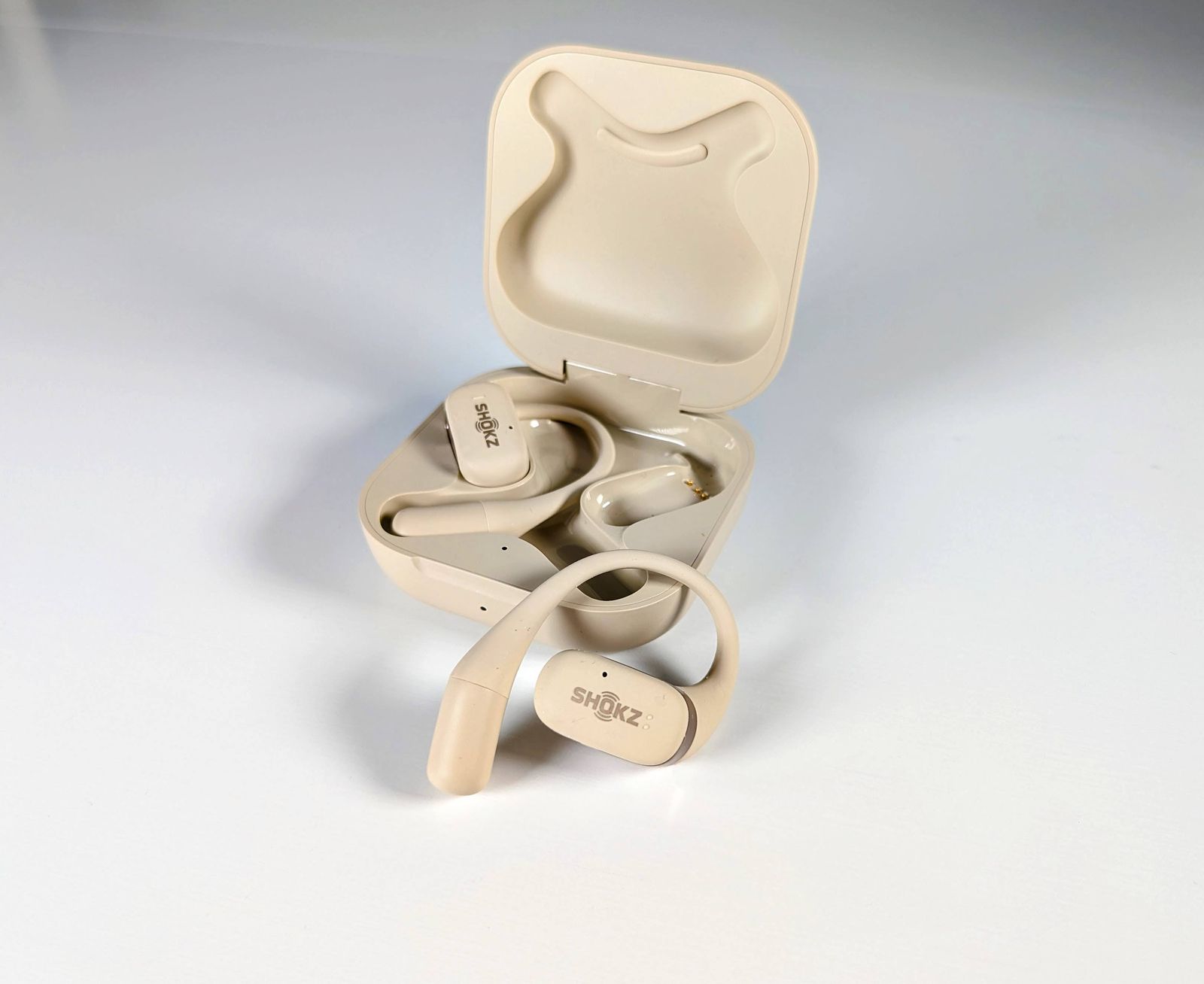 Test Shokz OpenFit : le roi de l'écouteur sportif passe un cap sonore