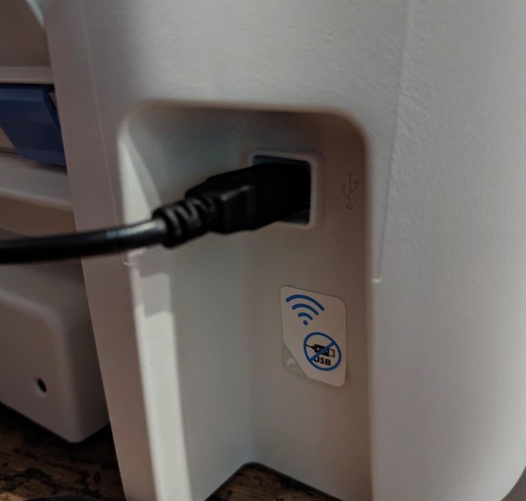 Certaines imprimantes HP n’ont plus de port USB… enfin si, mais caché ...