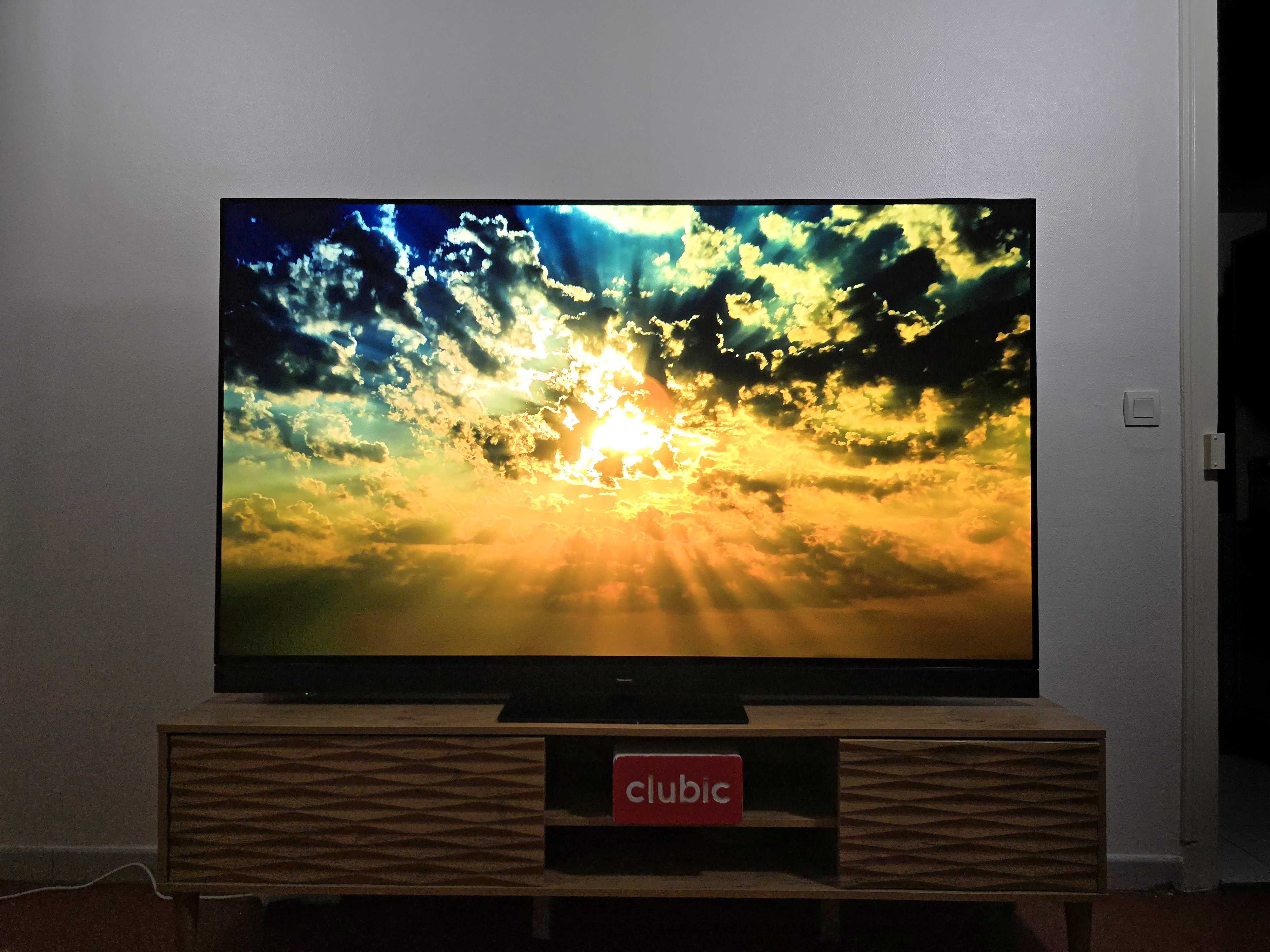 Test Panasonic Z93A : l'OLED japonais en 77 pouces pour voir les choses ...